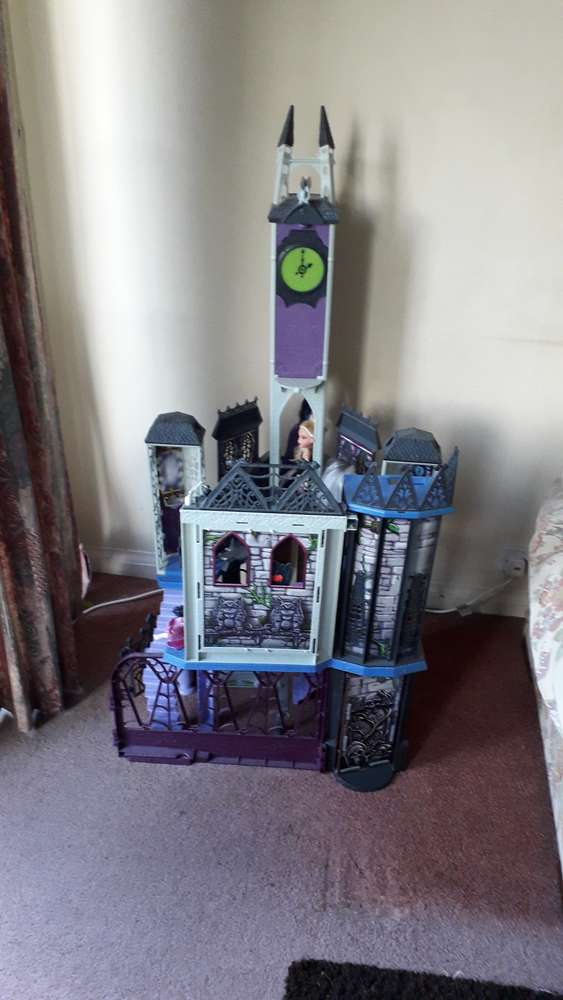 FreelyWheely: Monster High Castle