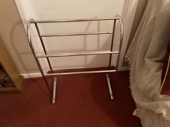 FreelyWheely: Freestanding Towel Rail