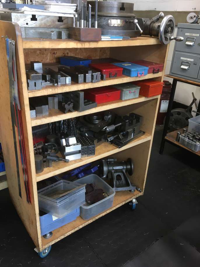 FreelyWheely: Shelving unit on wheels