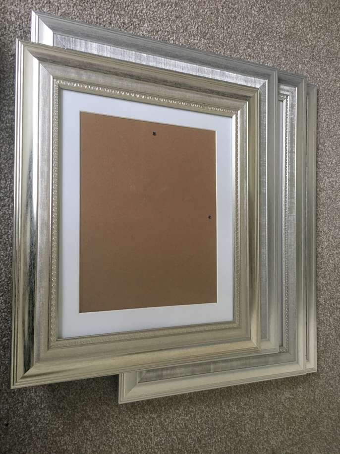 FreelyWheely: Silver colour photo frames