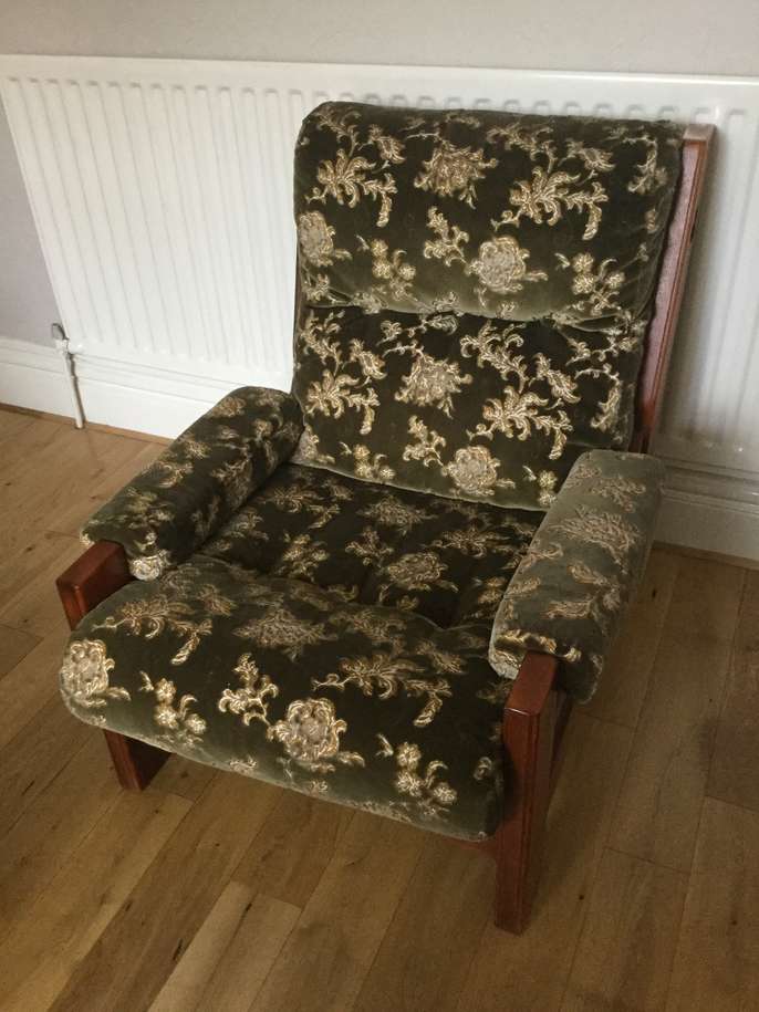 FreelyWheely: Sofa set: 3 seat, 2 seat, and chair