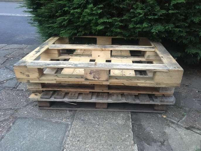 FreelyWheely: Wooden pallets