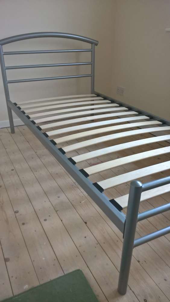 FreelyWheely: Single bed
