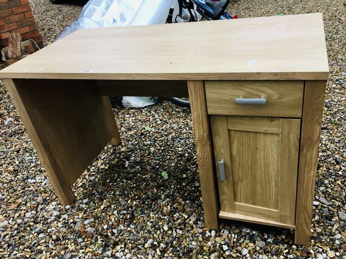 FreelyWheely: Laminated wood desk