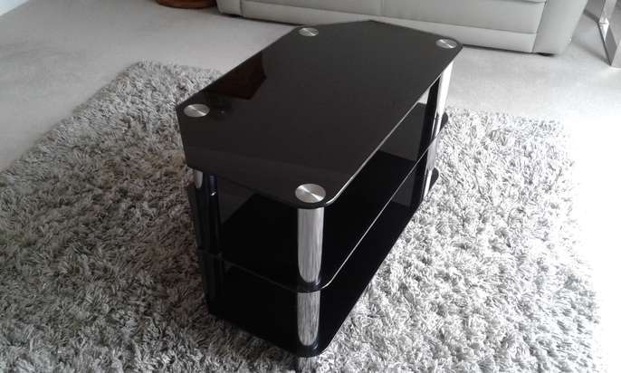 FreelyWheely: TV Glass Table