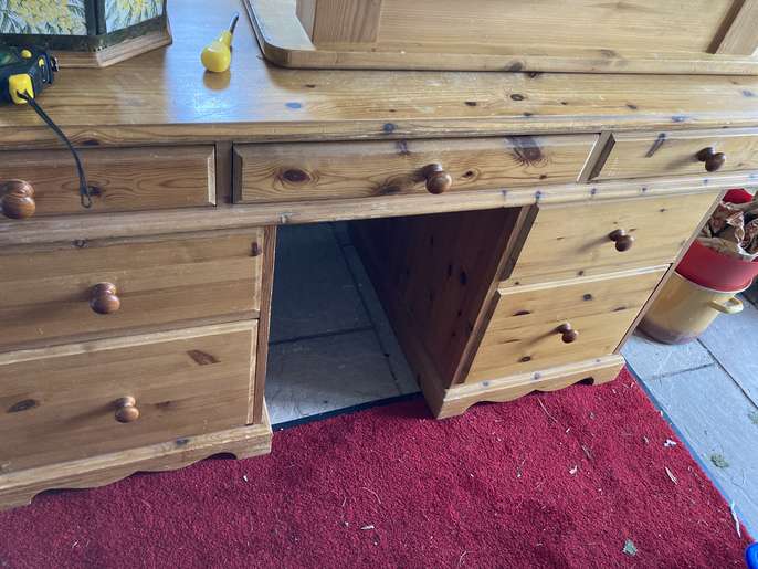 FreelyWheely: Pine Pedestal desk