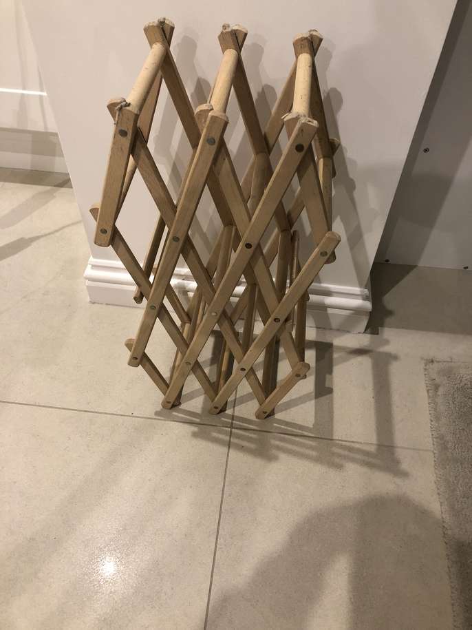 FreelyWheely: Foldable Wine rack