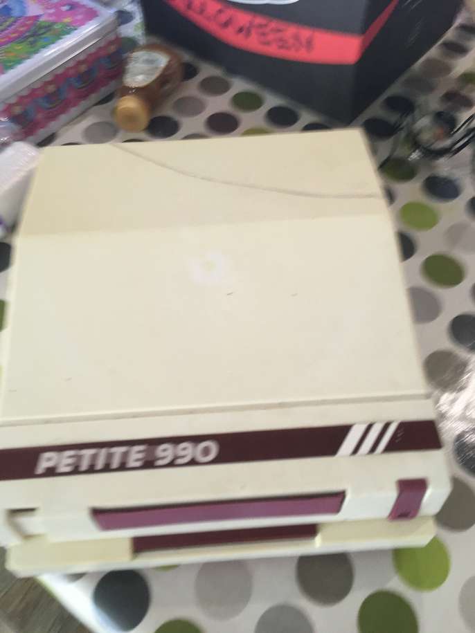 FreelyWheely: Petite 990 typewriter