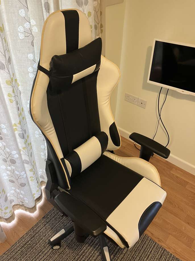 FreelyWheely: Office gaming chair