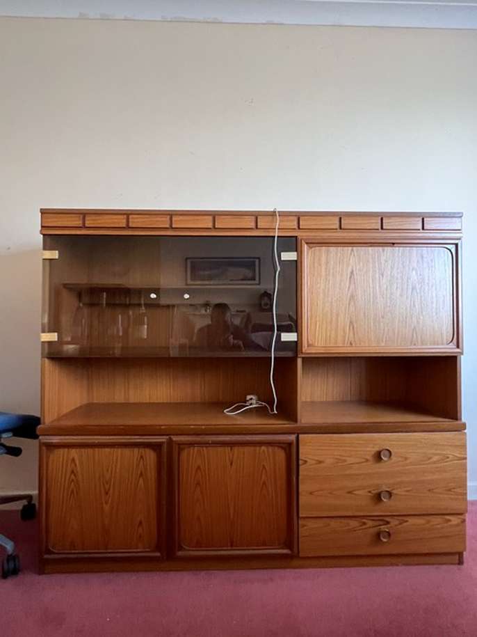 FreelyWheely: Display cabinet