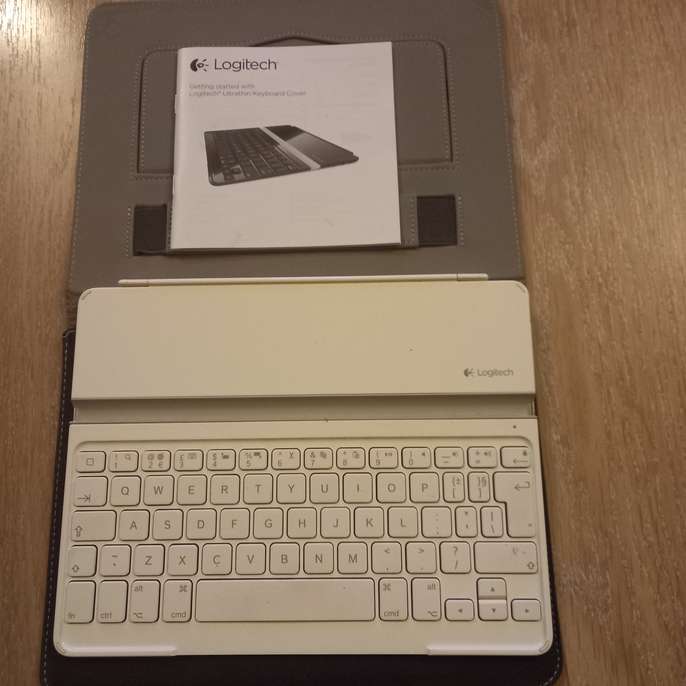 FreelyWheely: Logitech Ultrathin Keyboard cover for 1st generation Ipad ...