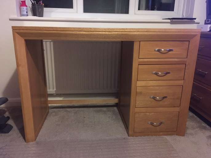 FreelyWheely: Wooden Desk with drawers