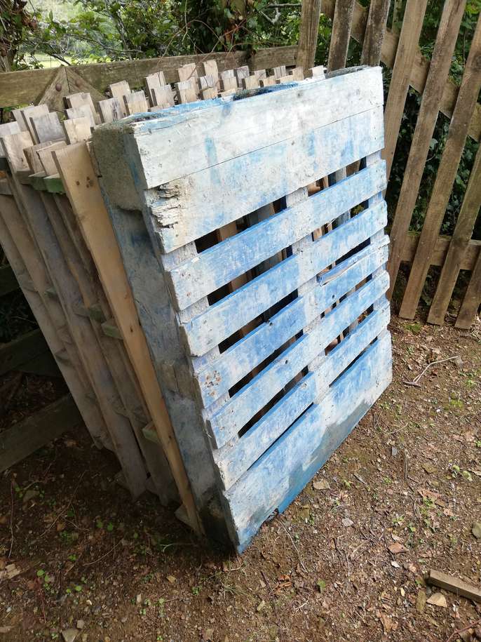 FreelyWheely: Wooden Pallets