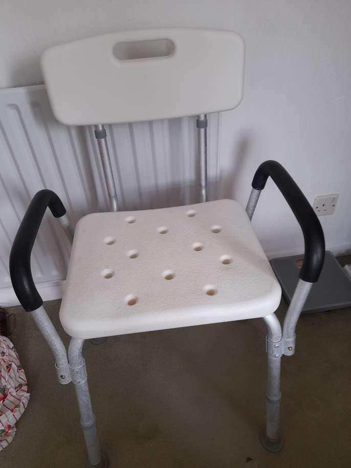 FreelyWheely: Shower chair