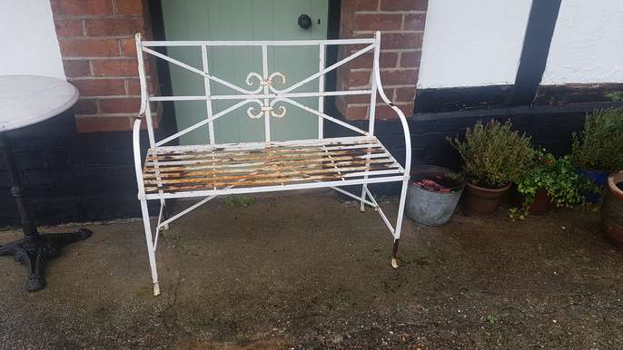 FreelyWheely: White metal bench FREE surface rust only