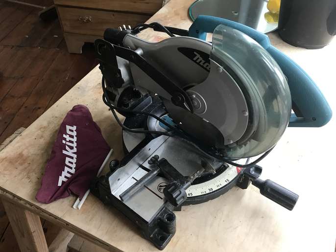 FreelyWheely: Makita MLS100 chop saw
