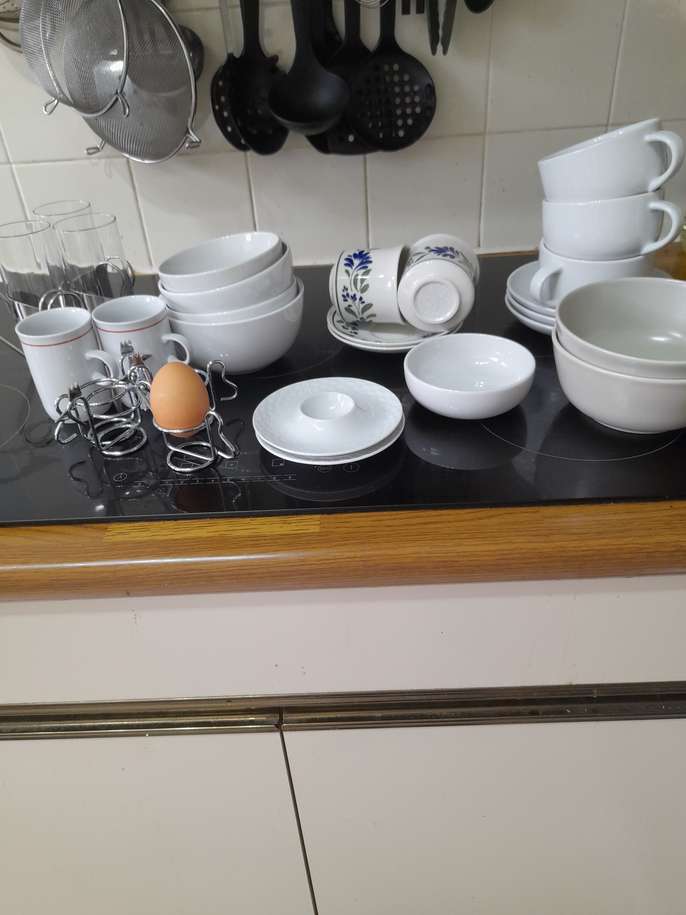 FreelyWheely: Various bowls, cups, saucers, egg cups