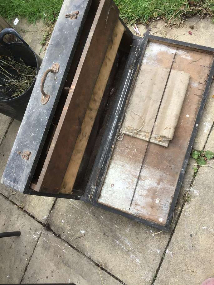 FreelyWheely: Very old tool box
