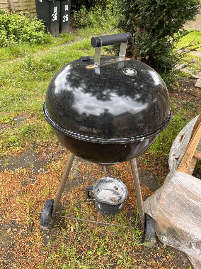 FreelyWheely: Wood/charcoal Weber style BBQ