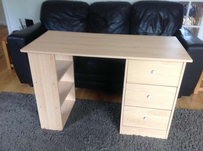 FreelyWheely: Beech effect small desk