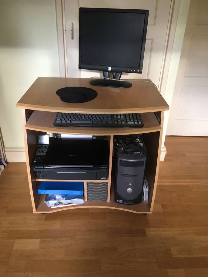 FreelyWheely: Computer Desk