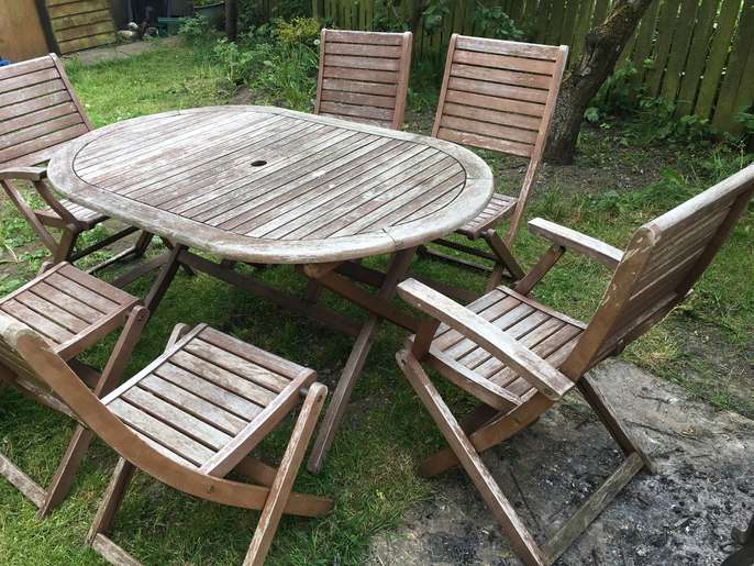 FreelyWheely: Wooden garden oval table with 6 chairs