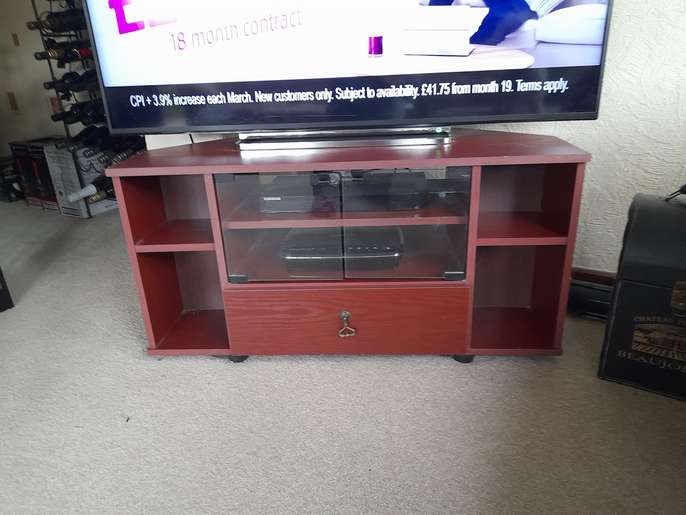 FreelyWheely: TV Console Table