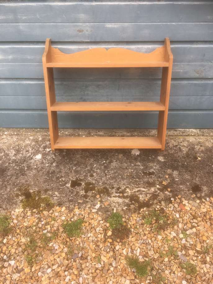 FreelyWheely: Wall mounted shelf unit