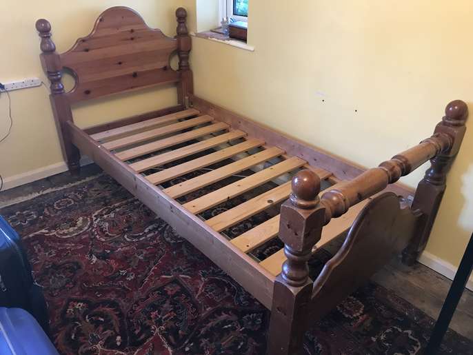FreelyWheely: Solid Pine Single Bed.
