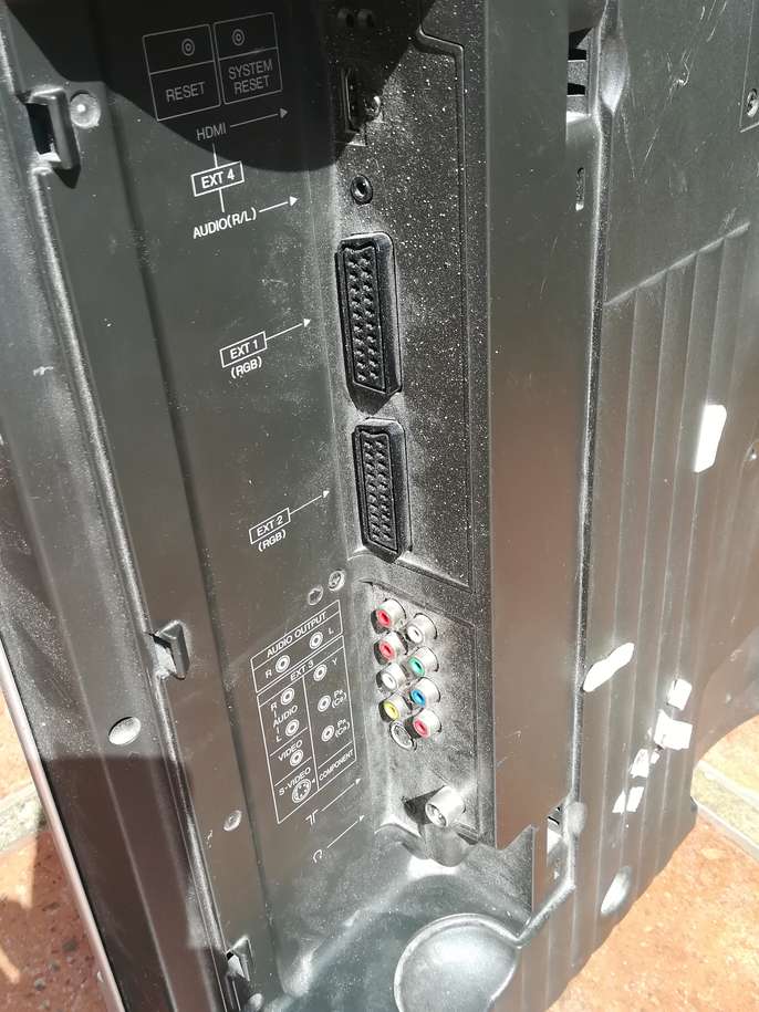 FreelyWheely: Sharp TV LC-26P50E