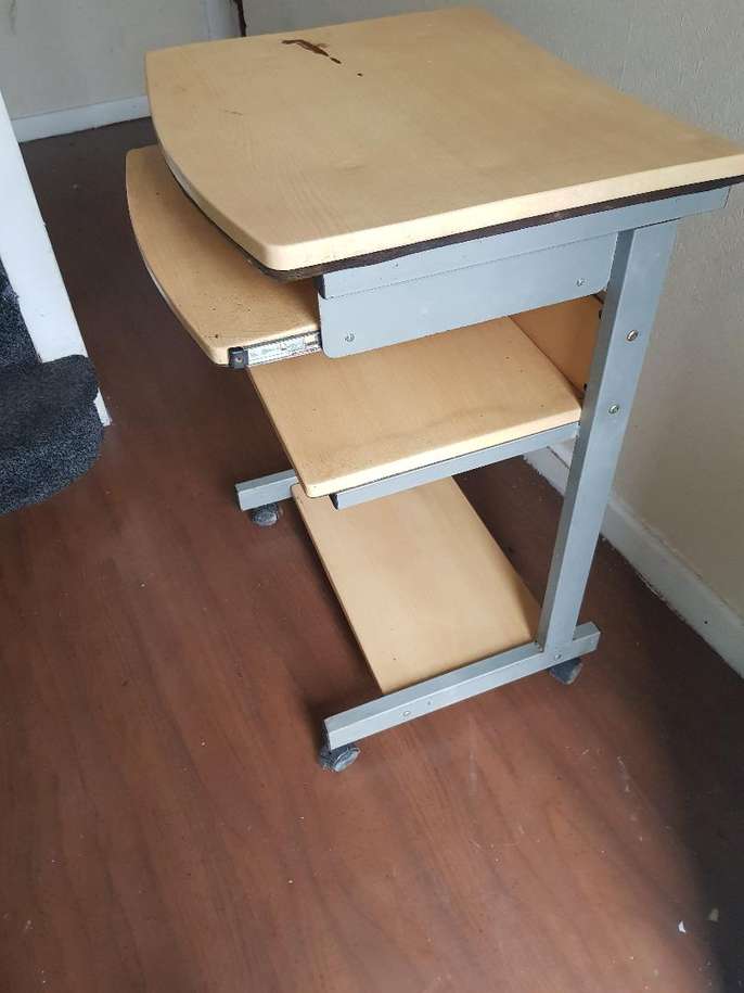 FreelyWheely: Computer Table