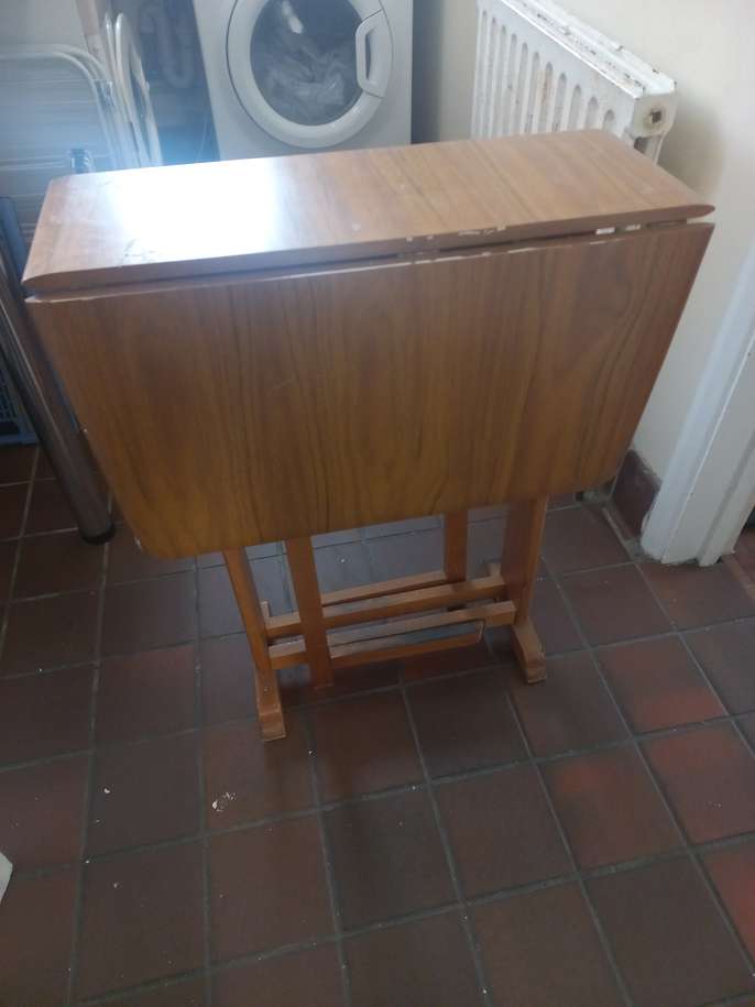 FreelyWheely: Small folding table