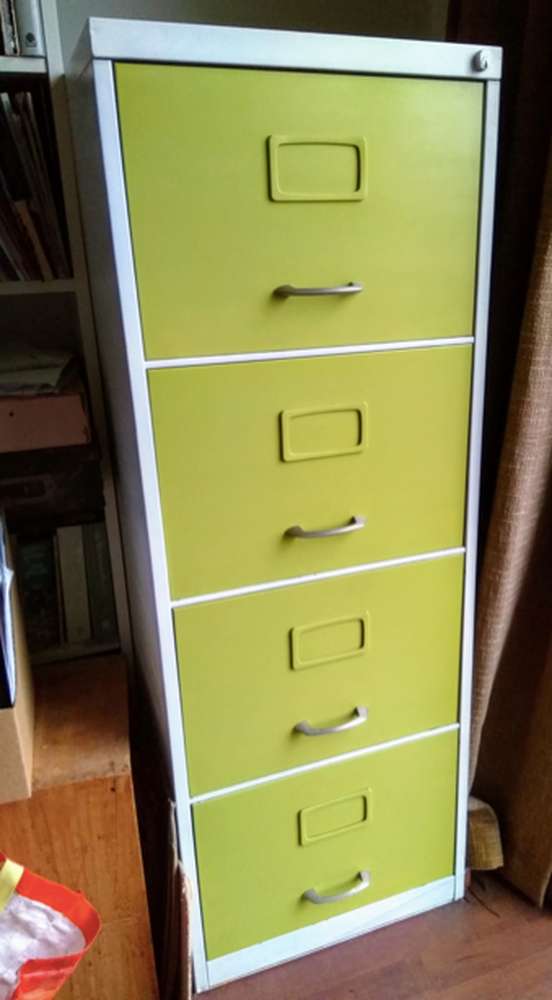 FreelyWheely: Free filing cabinet