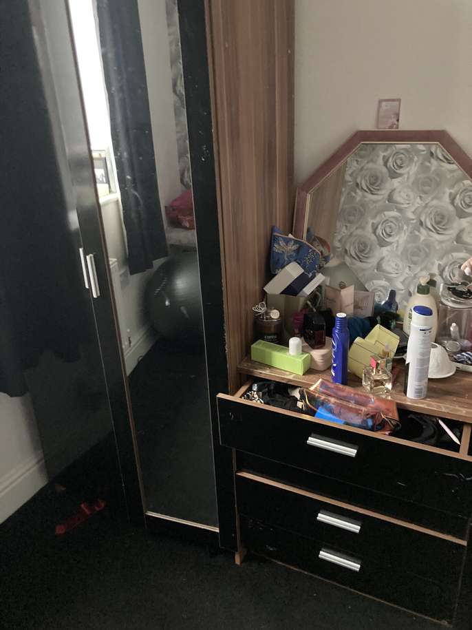 FreelyWheely: Wardrobe and draws