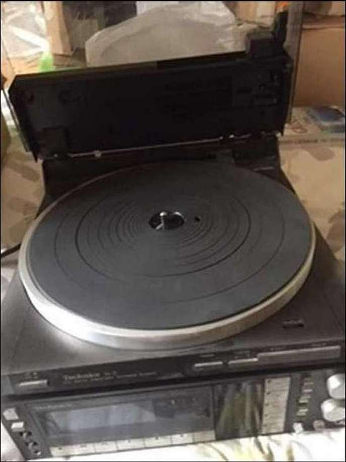 FreelyWheely: Technics SL-3 Record deck and stereo casette receiver