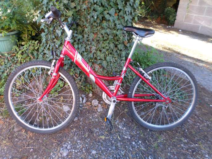 FreelyWheely: Raleigh shugo girls /ladies bike in red 18 gears 24 inch ...