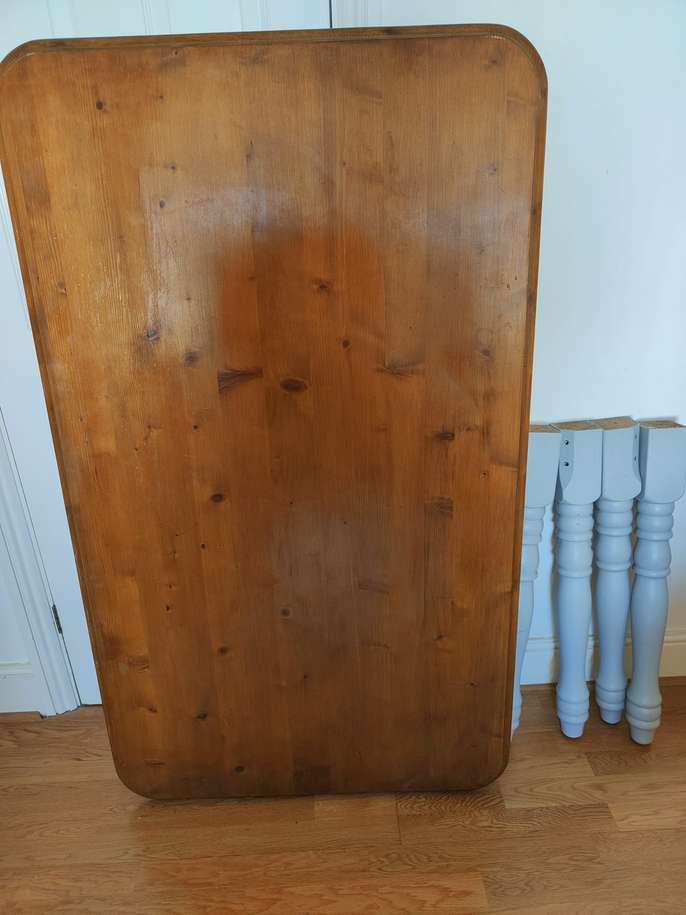 FreelyWheely: Dining table