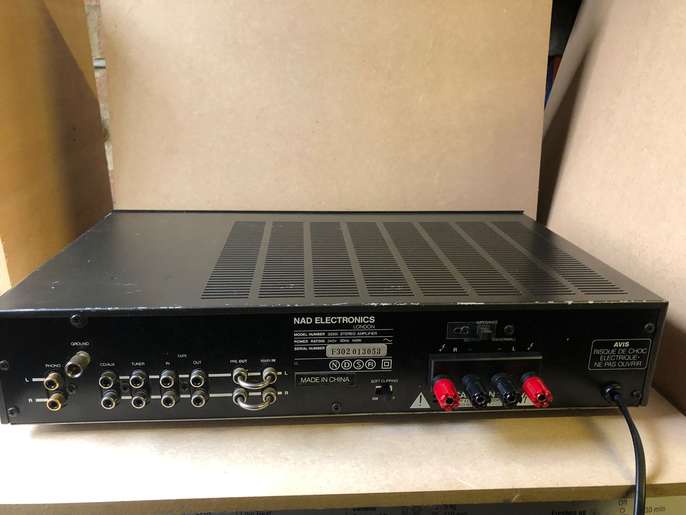 FreelyWheely: NAD 3020 Amplifier