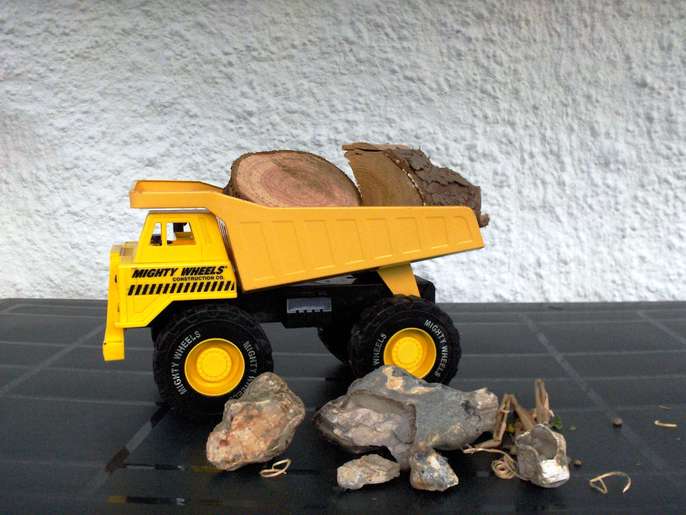 FreelyWheely: Big Yellow Mighty Wheels Construction Toy