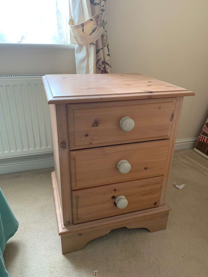 FreelyWheely: Two bedside draw units