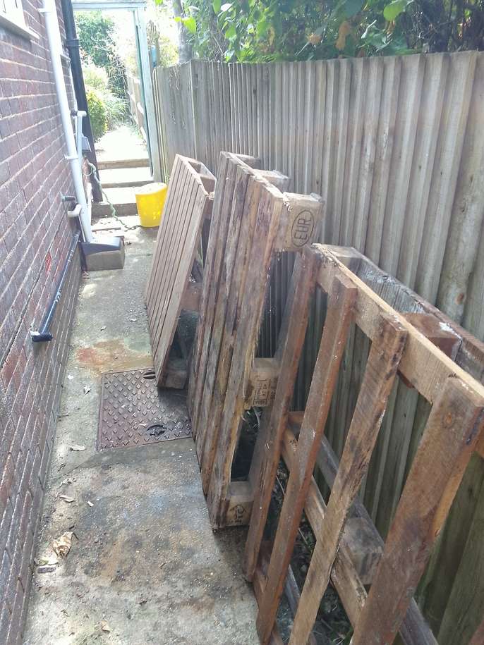 FreelyWheely: Wooden pallets/firewood