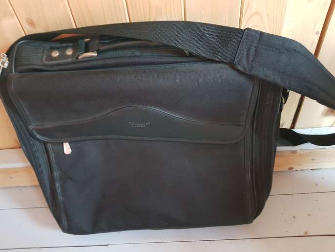 FreelyWheely: Briefcase