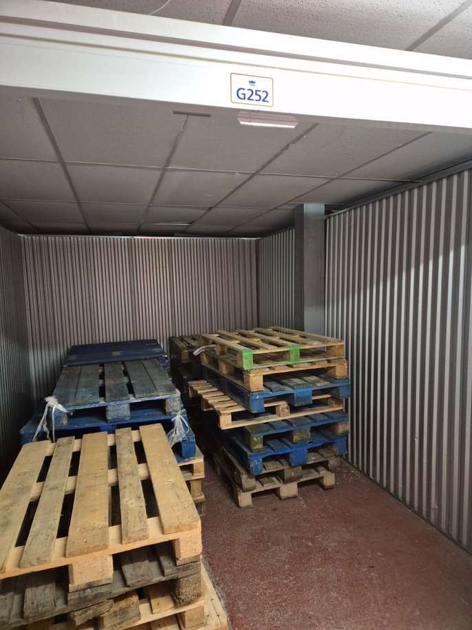 FreelyWheely: Pallets - approx 25-30 units