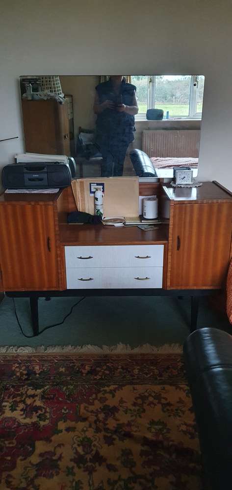 FreelyWheely: Dressing table