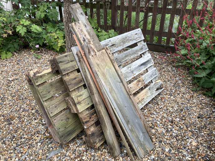 FreelyWheely: Wooden pallets and fencing wood