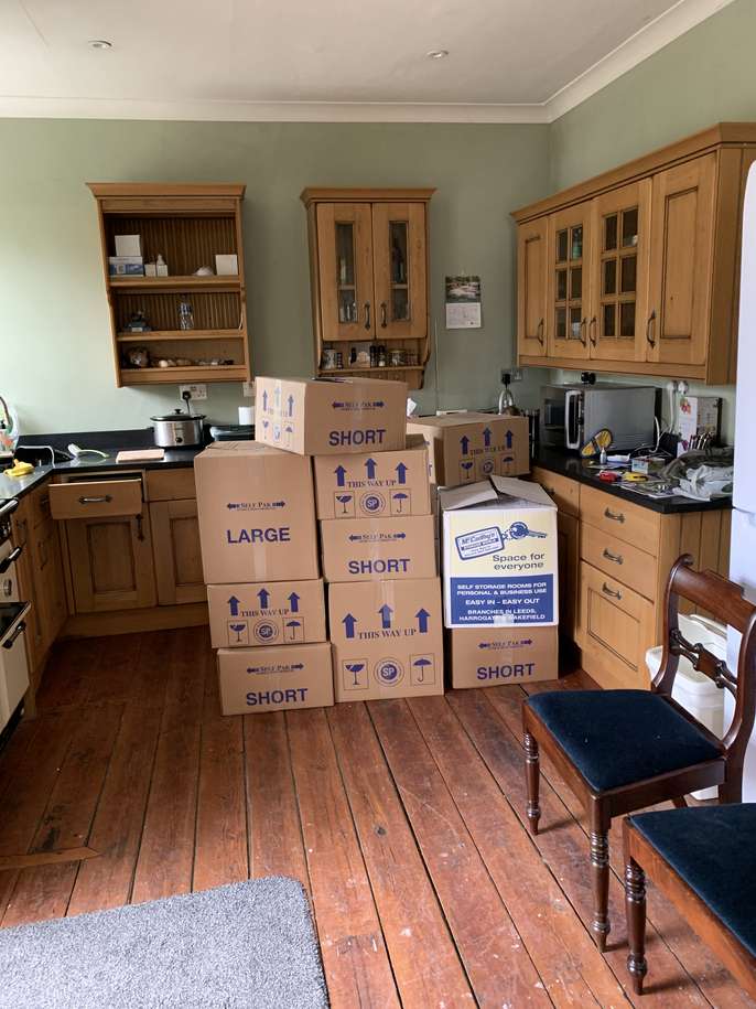 FreelyWheely: Oak fronted kitchen units