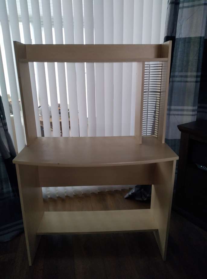 FreelyWheely: Computer desk