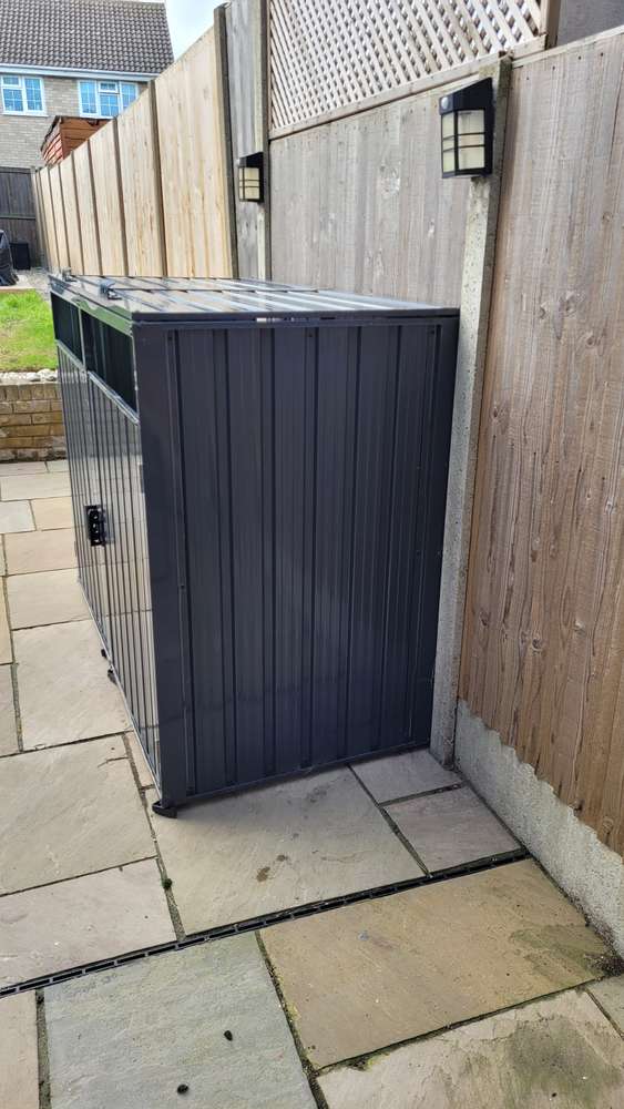 FreelyWheely: Wheelie bin storage