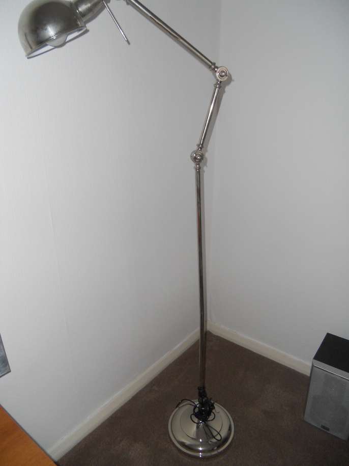 FreelyWheely: Floor standing adjustable lamp