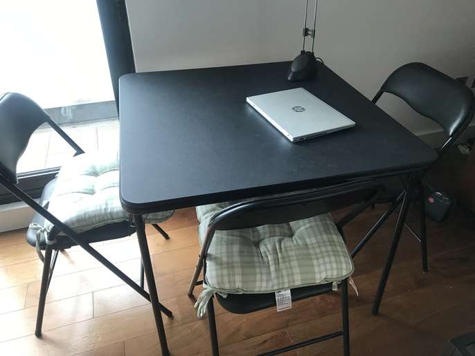 FreelyWheely: Foldable dining table and 4 chairs